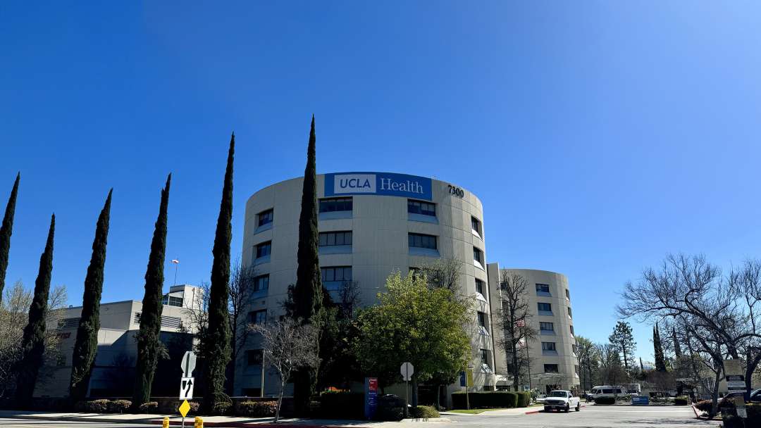 Hospital Volunteer Services | UCLA Health