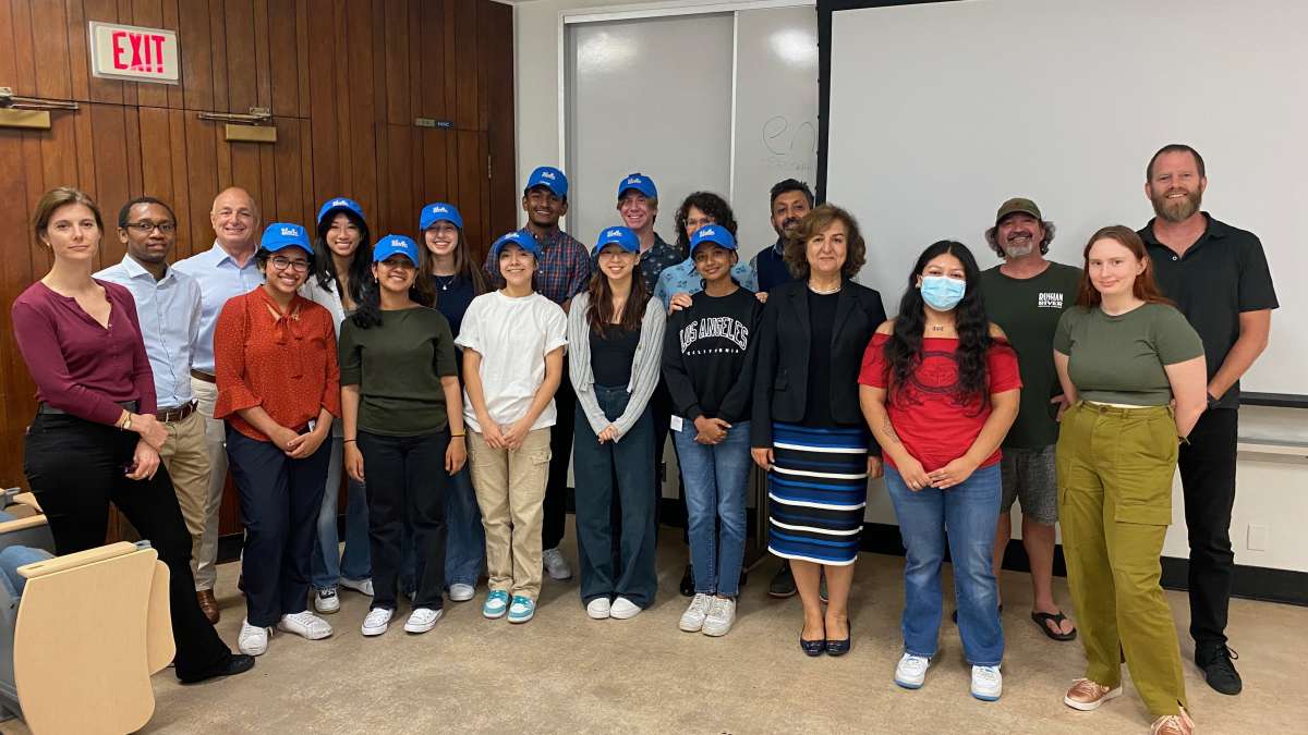 High school students can experience scientific discovery in UCLA labs ...