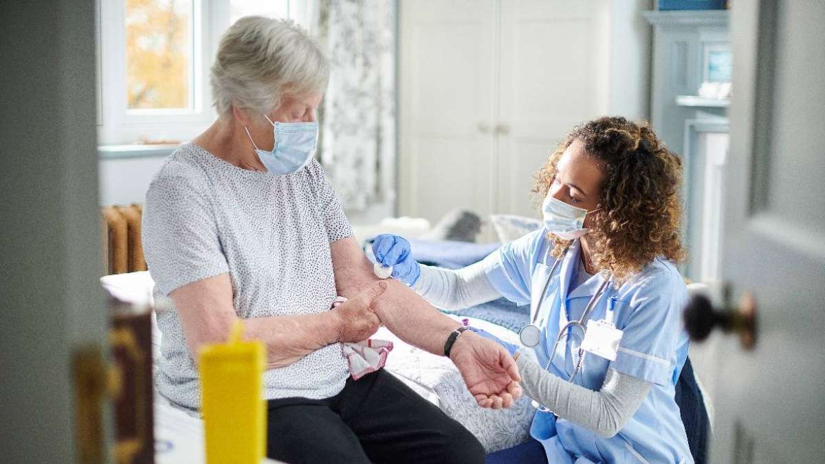 Hospital stays can leave elderly patients confused, disoriented | UCLA ...