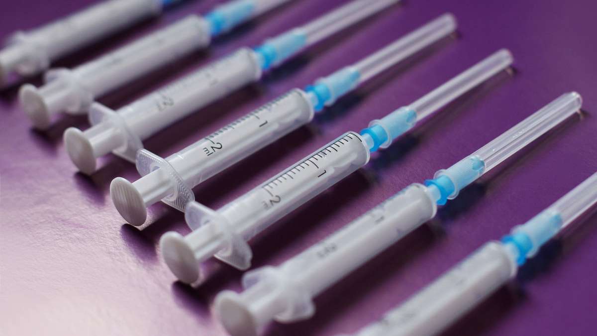 COVID-19 shot is safe to administer with other vaccines | UCLA Health