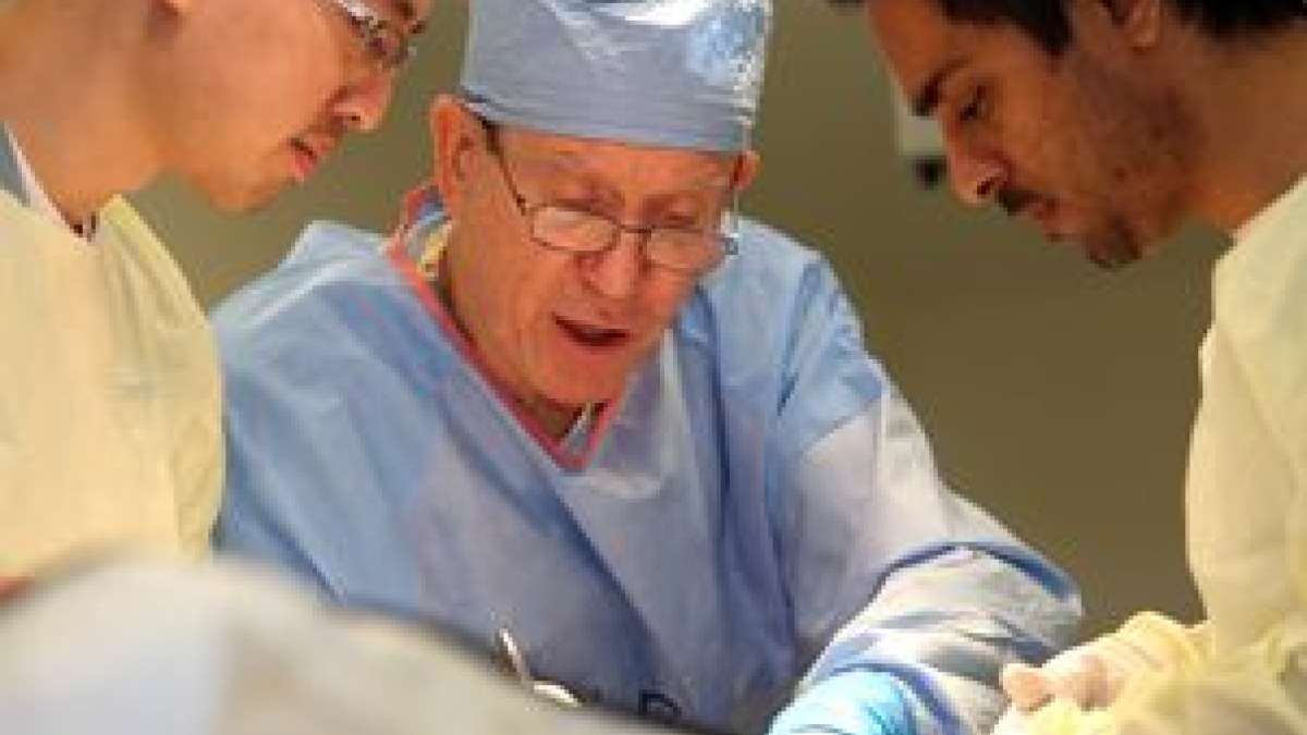 Body language in the Surgical Science Laboratory | UCLA Health