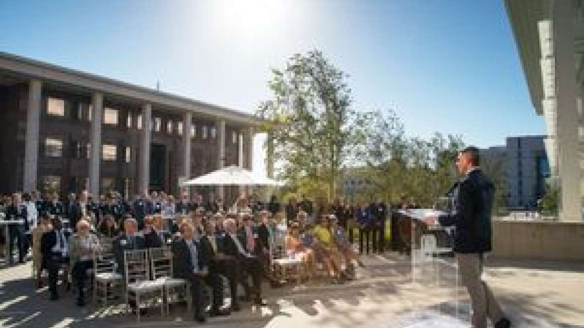 Edie & Lew Wasserman Building opens in Stein Plaza at UCLA | UCLA Health