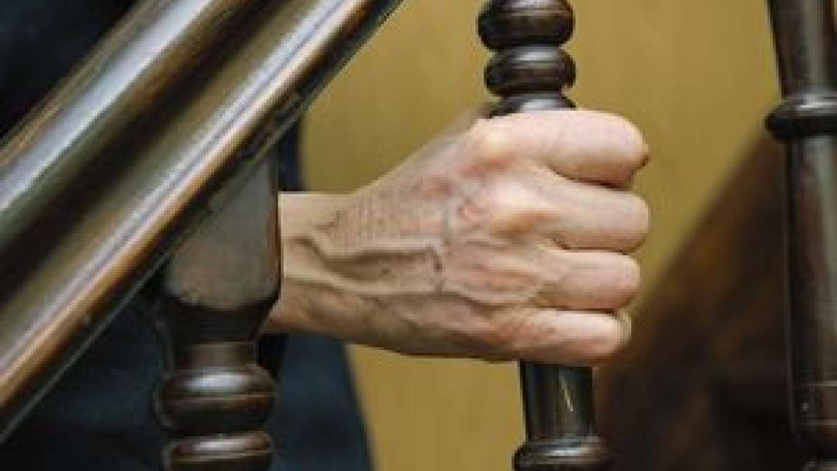 Half a million Californian seniors fall repeatedly; many providers do ...