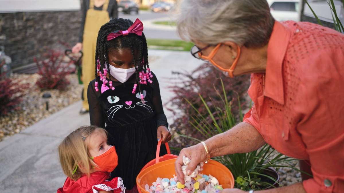 Tips for a COVID-safe Halloween | UCLA Health