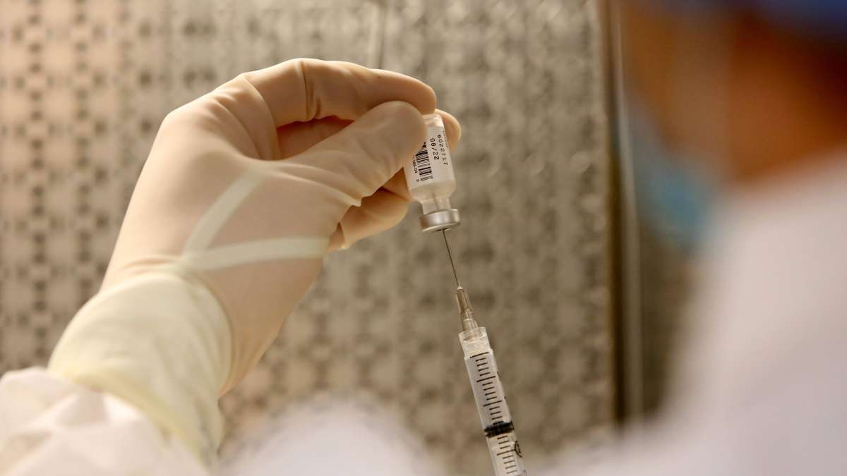 Treating needle anxiety can boost COVID-19 vaccination rates | UCLA Health