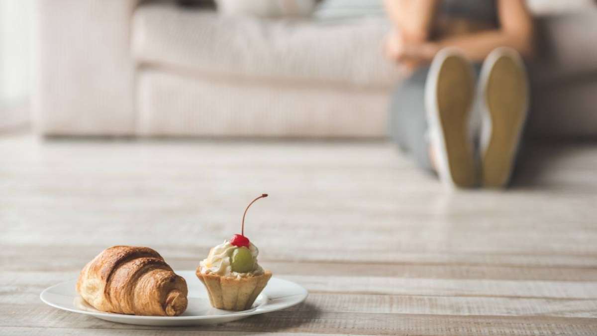 Junk food cravings tied to hormones, circadian cycle | UCLA Health