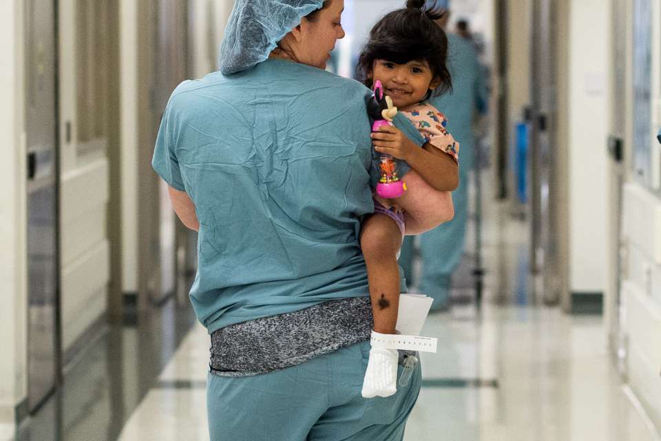 A Day in the Life: Child Life Specialists in the Operating Room | UCLA ...
