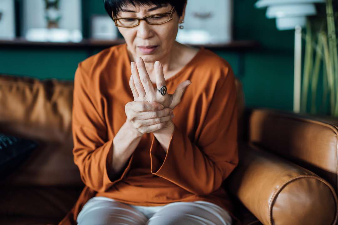 Is your joint pain from aging or inflammation? How to tell | UCLA Health