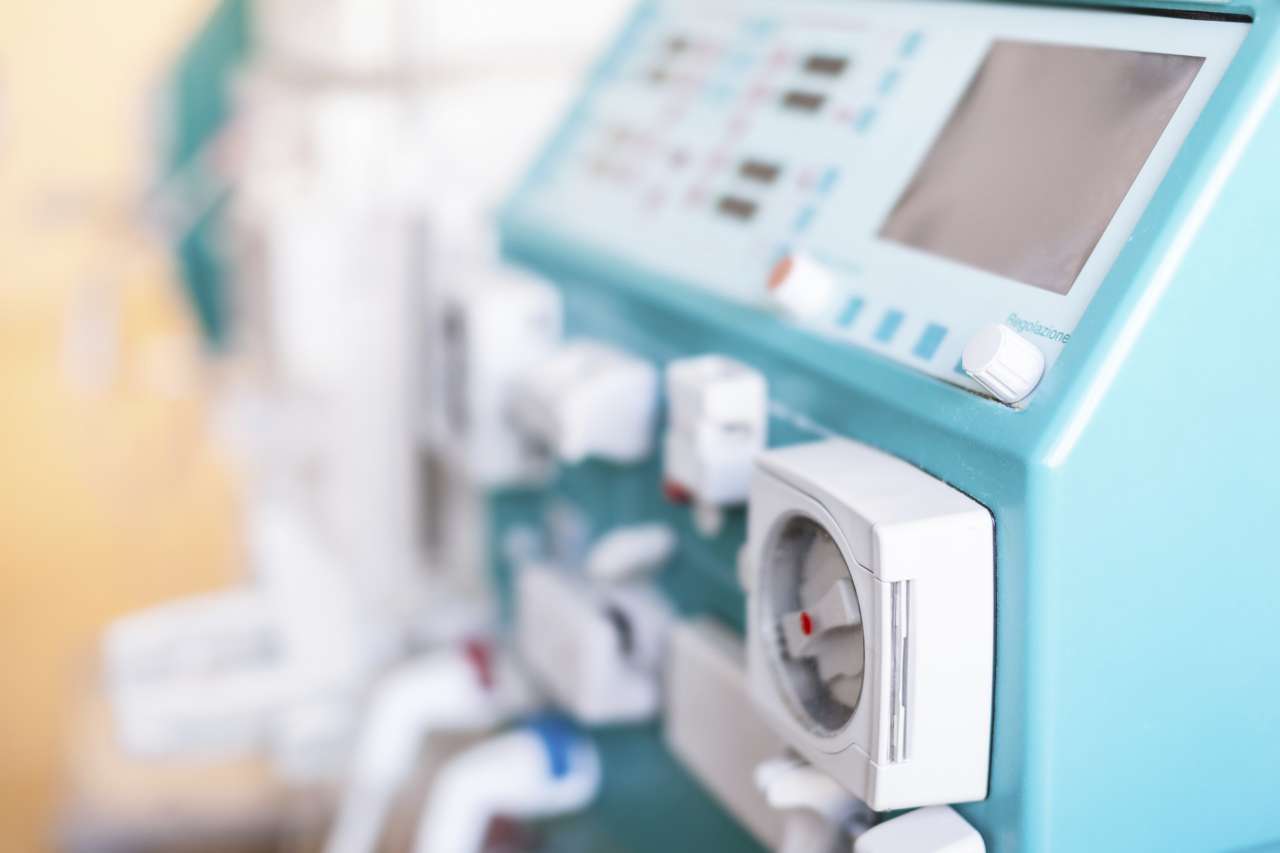 Hemodialysis allows machine to act as artificial kidney | UCLA Health