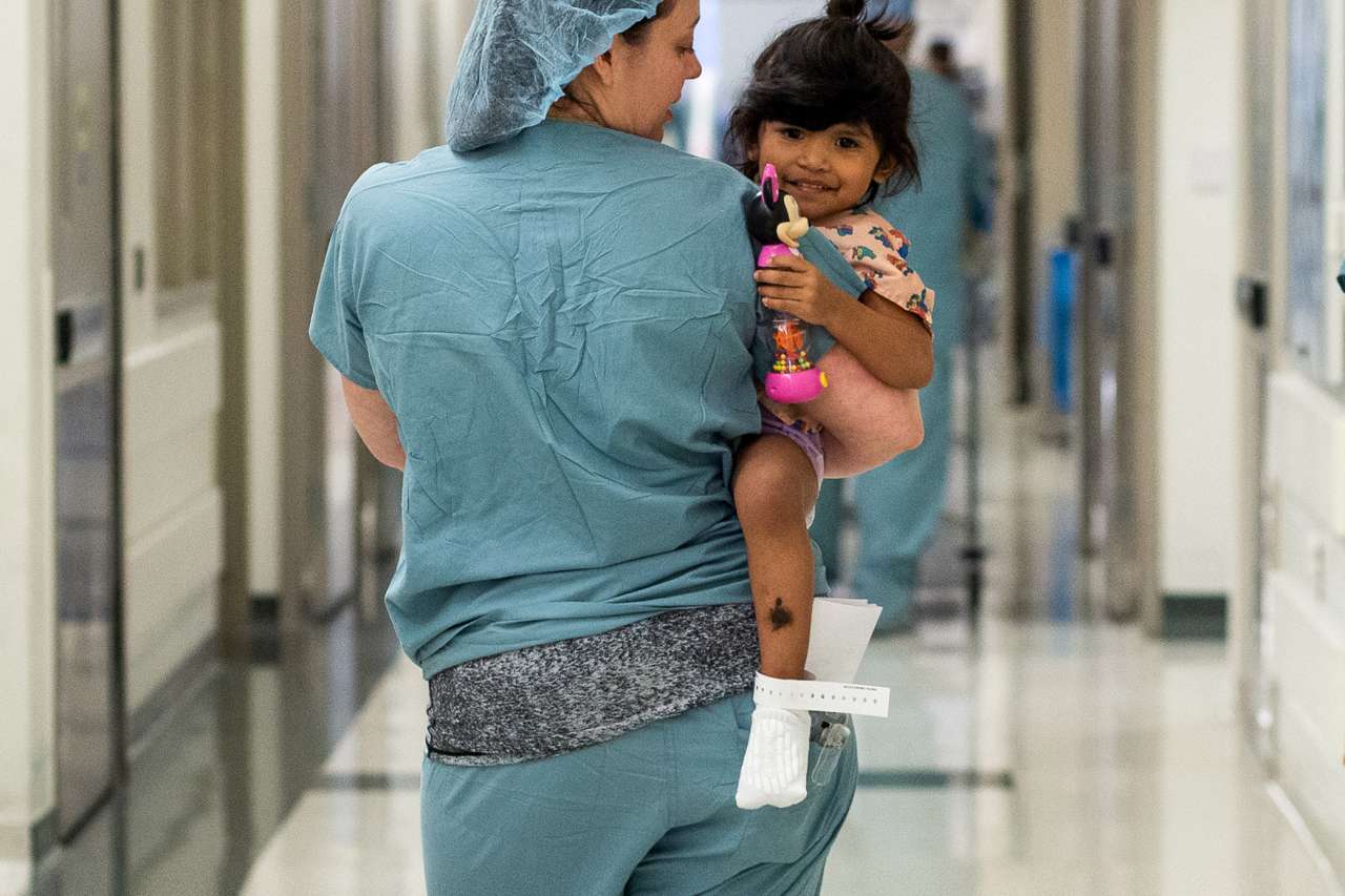 A Day in the Life: Child Life Specialists in the Operating Room | UCLA ...