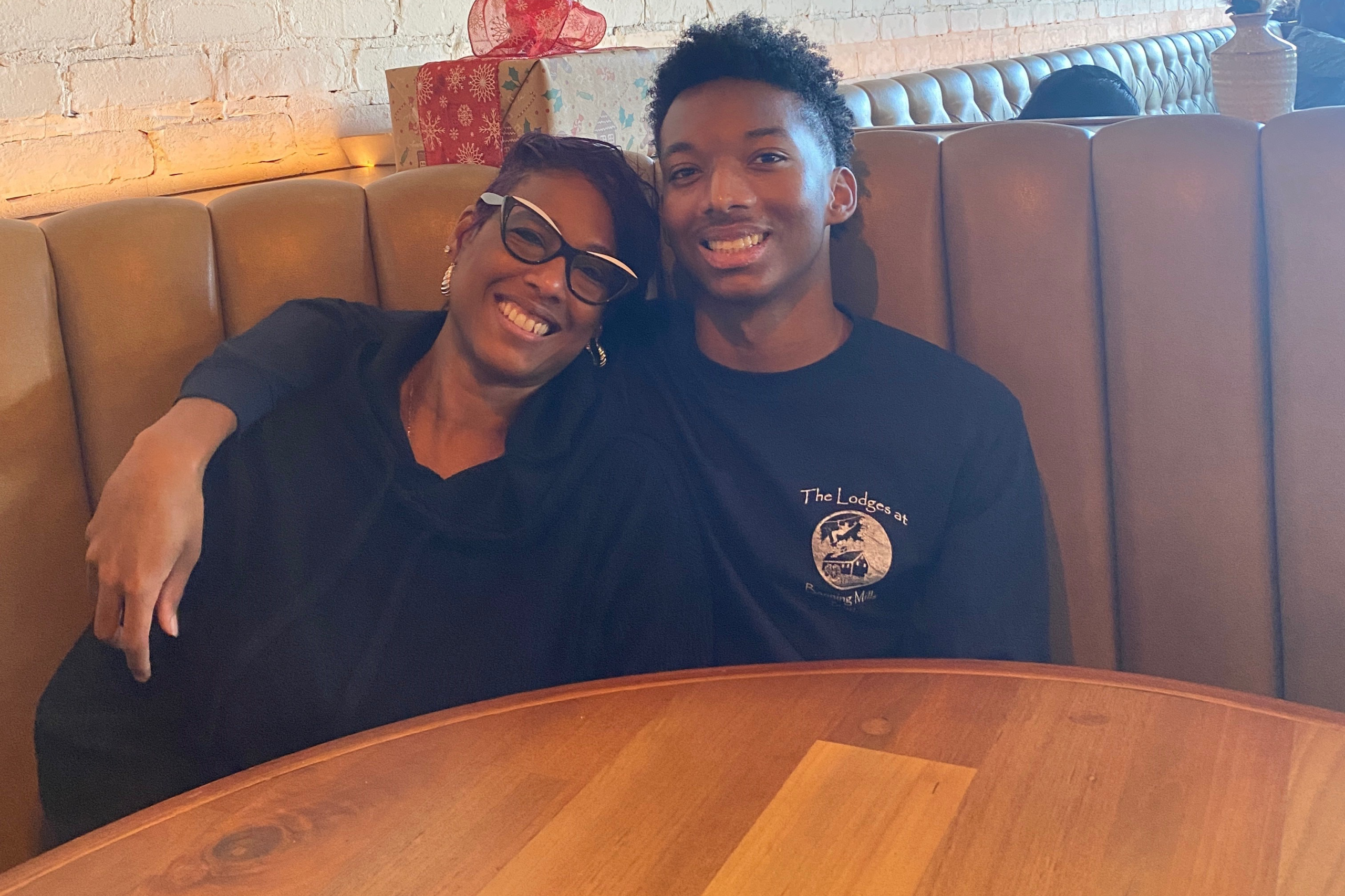 A mother’s gift: Kidney donation gives teen his life back | UCLA Health